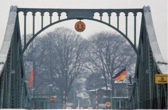 Washington and Moscow Revive Cold War Atmosphere with Prisoner Swap ...