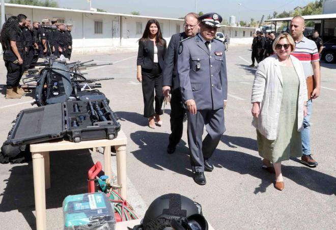 Internal Security Forces Receive Donation from the U.S. Embassy | Waradana