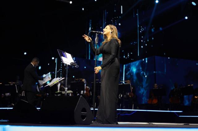 Anhar Shines in Her Latest Concert in Kuwait with a Black Look | Waradana
