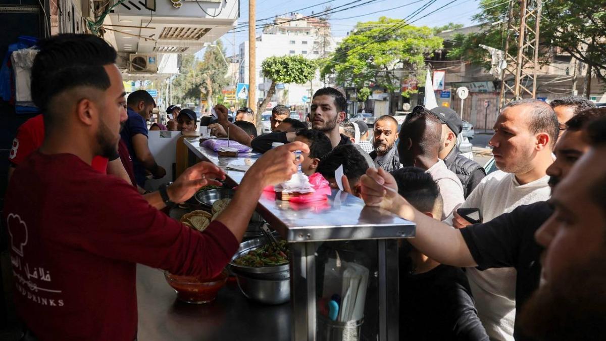 Busy Streets and Activity: Gaza Returns to Life After the Ceasefire ...