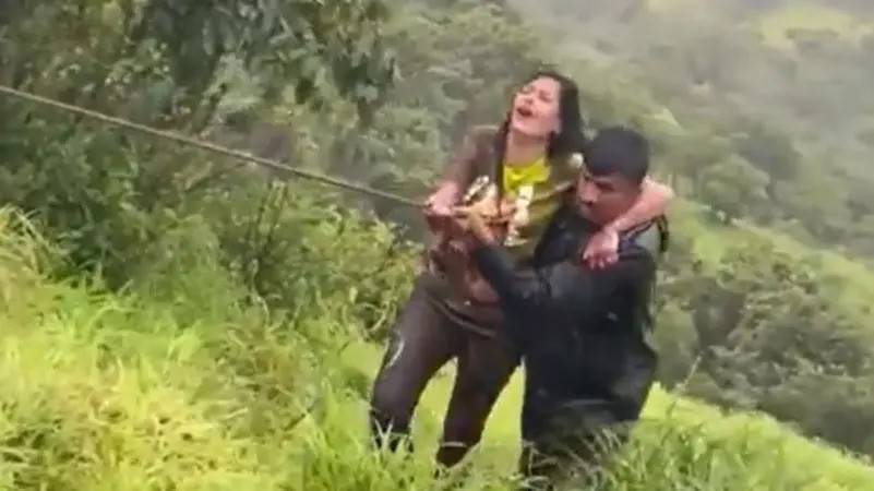 ''Selfie'' Leads to Near-Fatal Fall from a High Cliff | Waradana